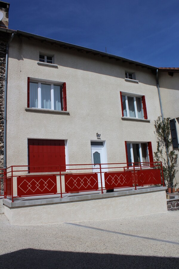 House Sleeps 6 - Auvergne