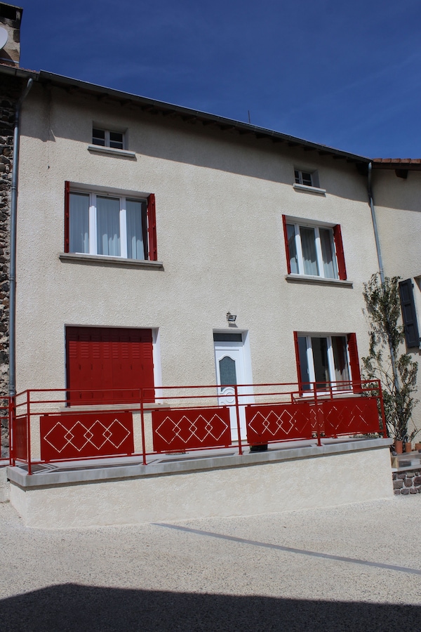 House Sleeps 6 - Auvergne