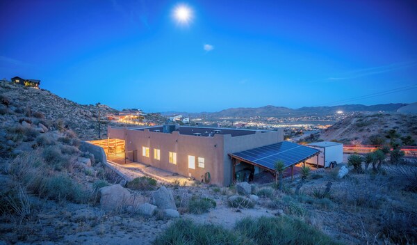 Joshua Tree Rocky Point Retreat: Comfort, Fun, And Adventure Await! - Yucca Valley, CA