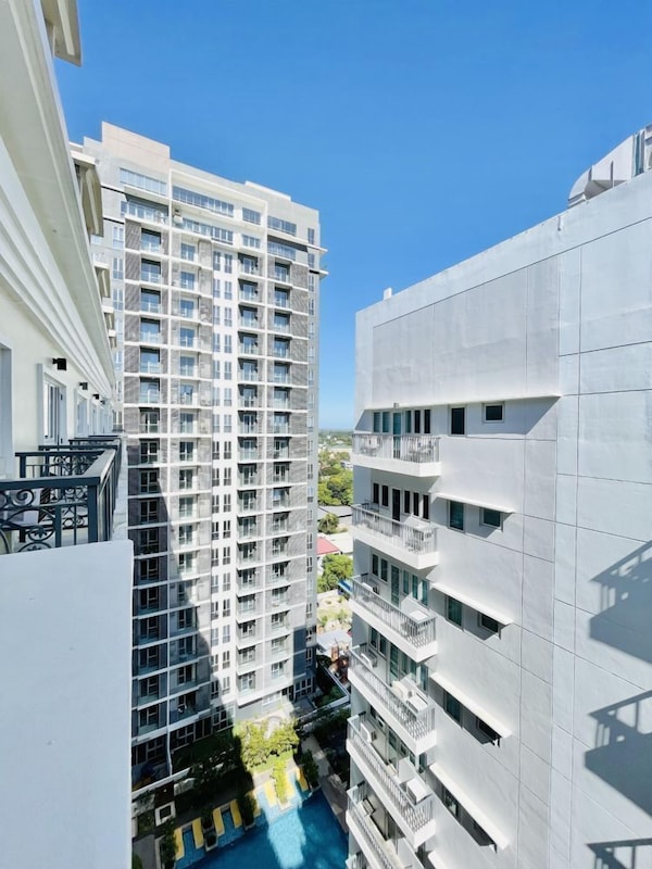 Stylish Urban Living At Lafayette Park Square - Iloilo City