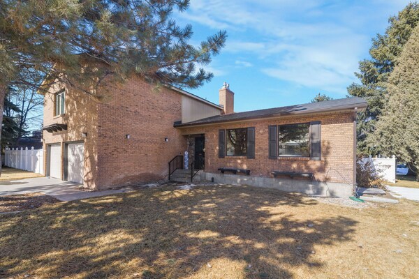 Spacious Executive 5-bedroom Home By Airport In Charming Idaho Falls W/ Wifi, Ac - Idaho Falls, ID