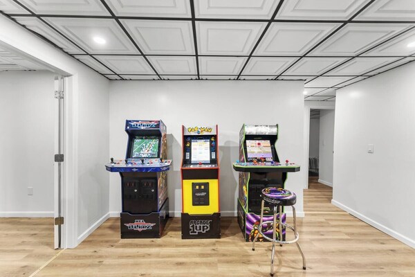 Game Room & Modern Style Living! - Hillsboro, WV
