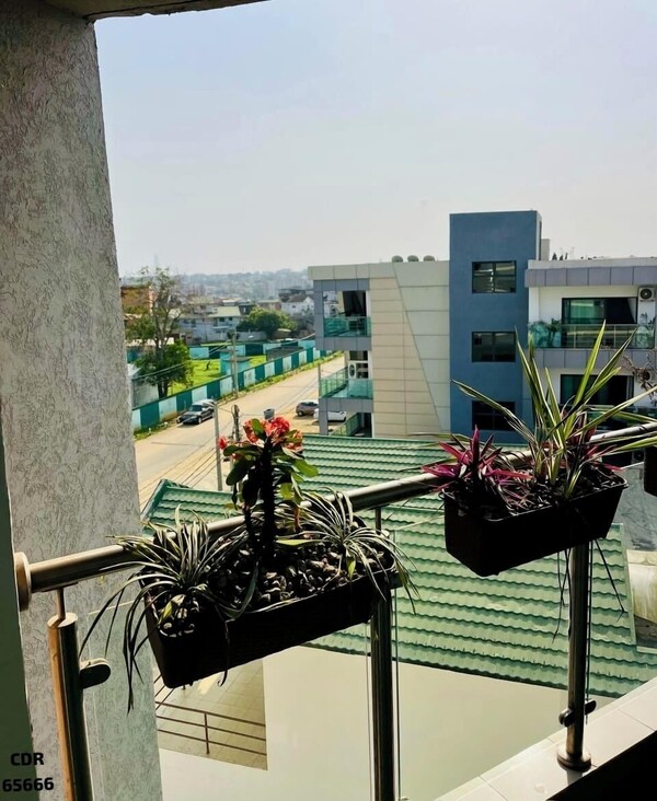 Chic & Clean 1bedroom Apartment Connected To Alexa In Cool Abidjan With Ac, Wifi - Abidjan