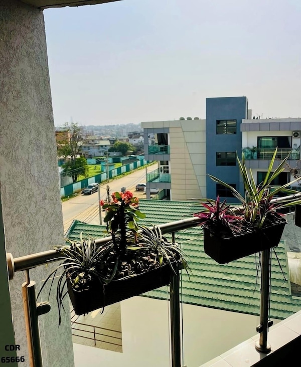Chic & Clean 1bedroom Apartment Connected To Alexa In Cool Abidjan With Ac, Wifi - Abidjan