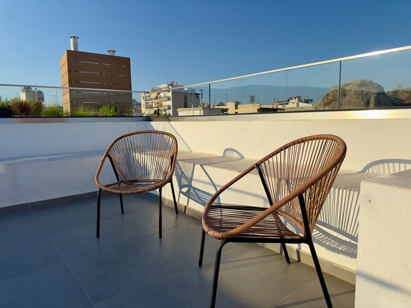 Luxurious Home | Shared Rooftop Pool And Gym By Tt - Athen