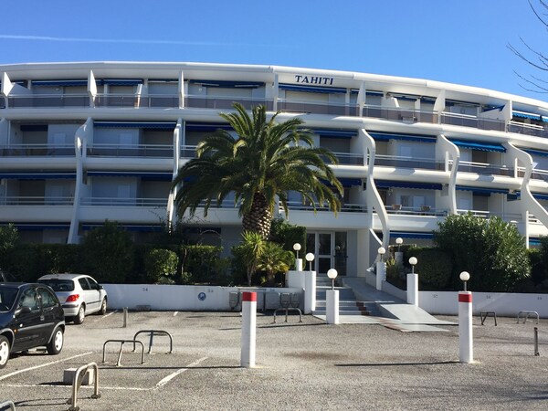 Rent Apartment In La Grande Motte, Couchant District With Air Conditioning - La Grande-Motte