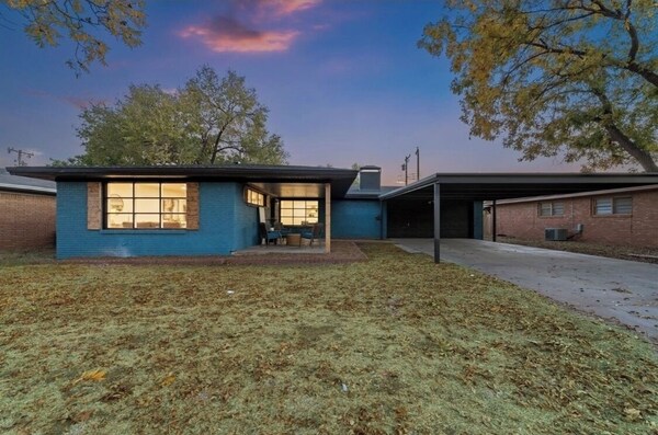 Your Lubbock Launchpad! Game Room, Firepit, Dog-friendly + Near Ttu - Lubbock