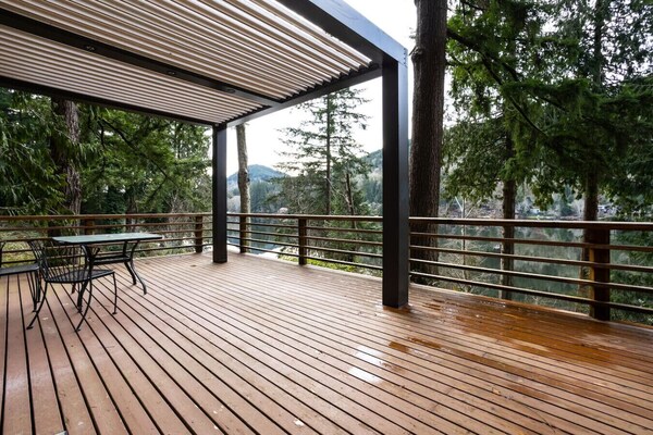 Lakeside Cabin W/ Dock, Boats & Stunning Views - Bellingham, WA