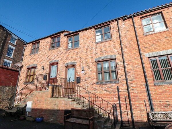Pebble Cottage, Pet Friendly, Country Holiday Cottage In Whitby - 샌드샌드