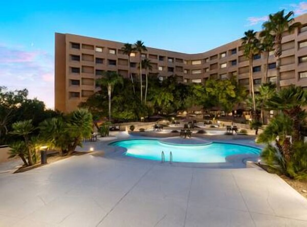 3 Units, 2 Queen Beds At Hilton Tucson East, Outdoor Pool, Pets Allowed - Tucson, AZ