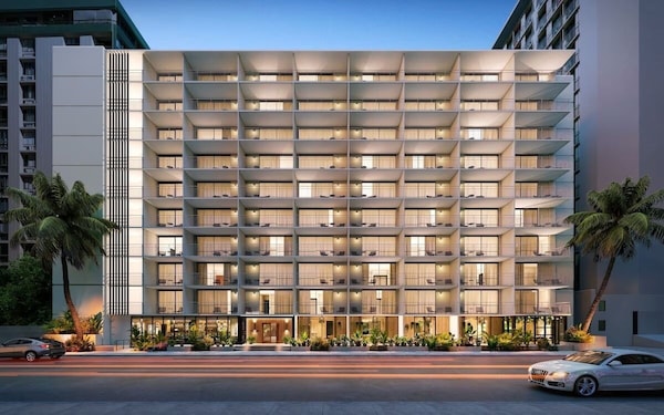 Modern Waikiki Getaway With Pool And Lanai! 2 Relaxing Units, Pets Allowed - Kailua, HI