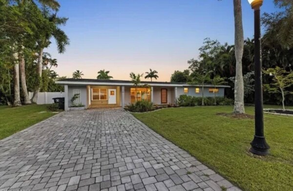 3br Escape In Fort Myers Mcgregor Area  Wifi, Gym, Near Downtown - Fort Myers, FL