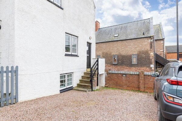 Charming Historic Stay | Cosy Flat With Parking! - Ross-on-Wye