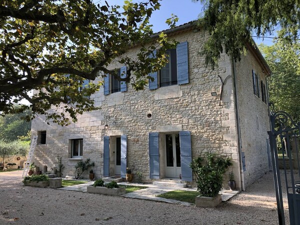 Mas Provençal Climatisé, à Beaucaire, Gard, Salle De Jeux Et Piscine Chauffée. - Camargue