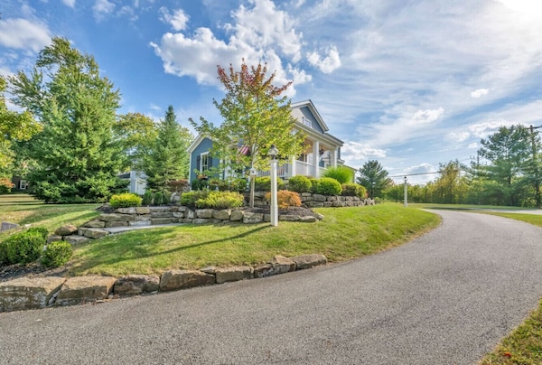 Hudson Gem Near Main St & Western Reserve - Ravenna, OH