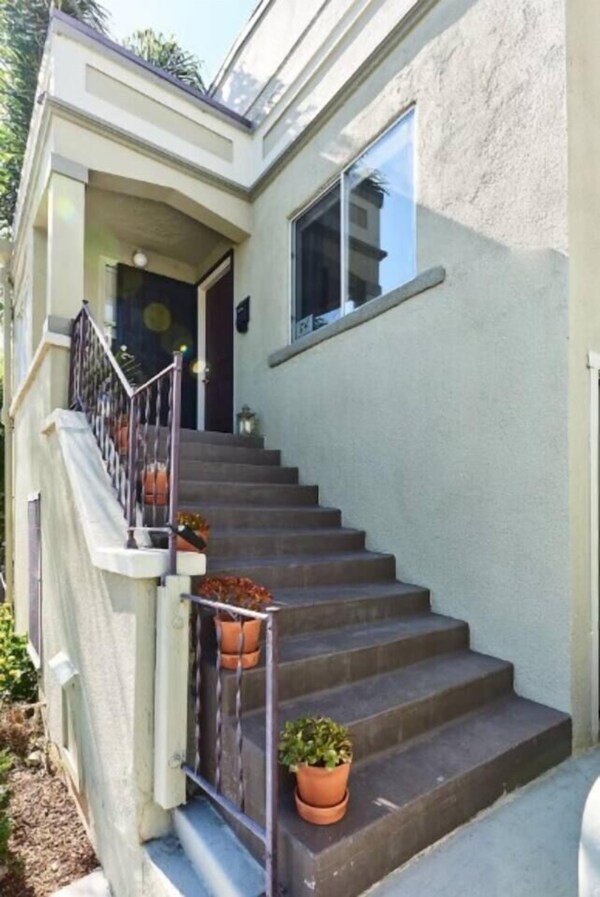 Vallejo 2br / 1ba - Beautiful 2 Bedroom Victorian Home - Six Flags Discovery Kingdom, Vallejo