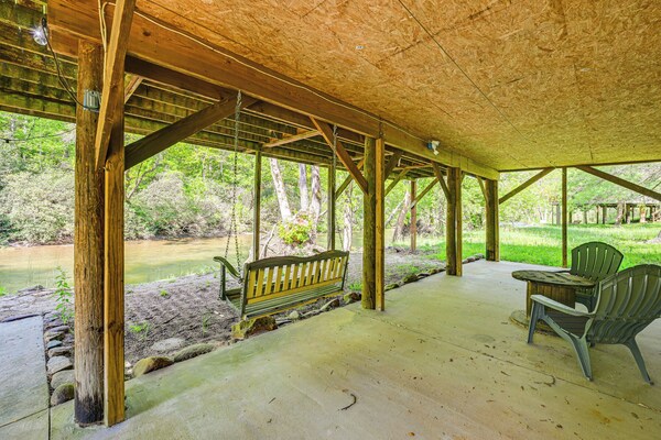 Fish, Hike & Gem Mine: Riverfront Home In Franklin - Franklin, NC