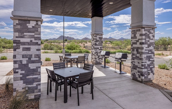 Relaxing Stay | 1 Queen Bed & Recliner Near Parks - Marana, AZ