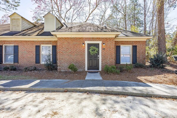 Sunny Sagebrush Stay - Suite - Statesboro, GA