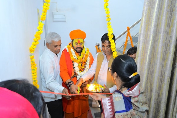 Aradhya Home Stay \Nspacious 5-bedroom Building In Welcoming Ayodhya Withac,wifi - Ayodhya