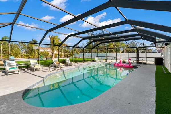 Family Fun! 9 Min To Beach, Heated Pool, Pickleball, Putting Green - Anna Maria Island, FL
