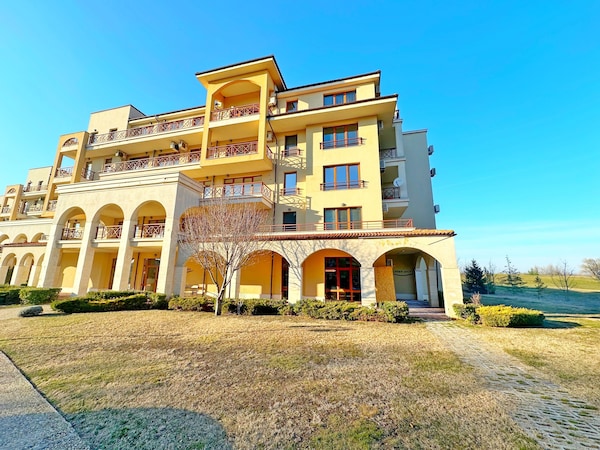 Elite Golf Getaway - 1bd Ap In Lighthouse Golf&spa - Topola