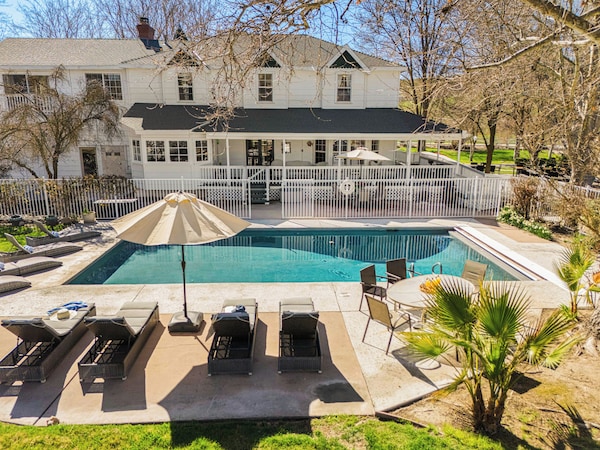 Victorian Manor In Wine Country + Pool, Spa, Firepit, Tennis Court | Sleeps 28 - Paso Robles, CA
