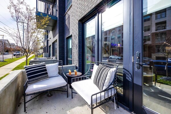 2 Modern Apartments In Heart Of Midtown, Walkable Location | Patio, Pool & Gym - 내슈빌