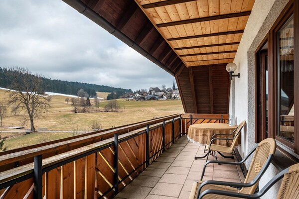 Apartment 'Schöne Aussicht, 60qm' With Shared Garden, Balcony And Wi-fi - Titisee-Neustadt