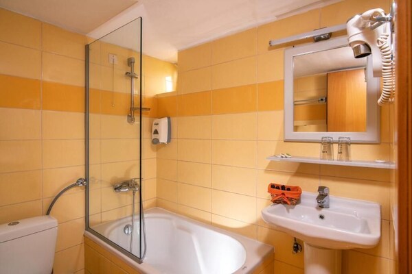 Comfort Family Suite Close To Port - Héraklion