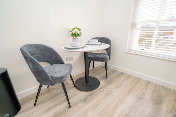 The Cheltenham Suites - Stunning 1 Bed Apartment - Cheltenham