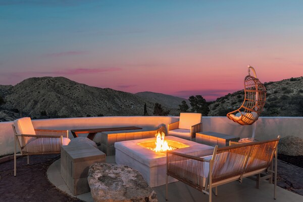 Taj Sahara: Hot Tub, Pool & Hammocks - Yucca Valley, CA