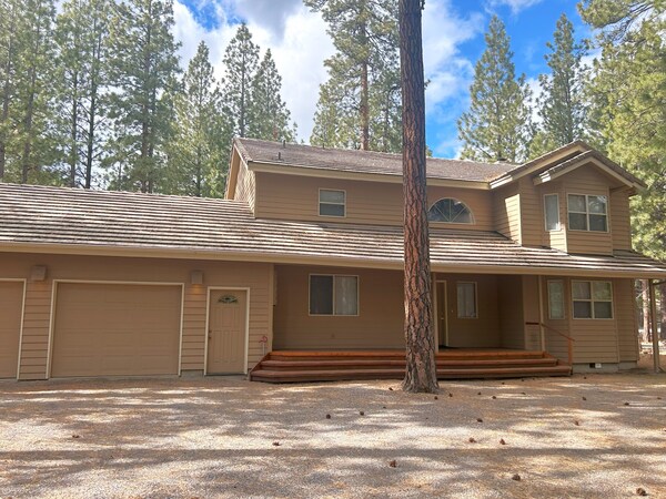 Hot Tub, Pet Friendly, Directly Across From Gm Rec Center - Black Butte Ranch, OR