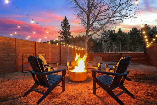 Hot Tub Hideout | Private + Downtown Access - Mount Rushmore National Memorial