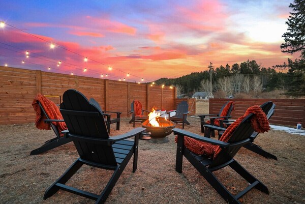 Buffalo Ridge | Hot Tub + Walk To Downtown - Mount Rushmore National Memorial
