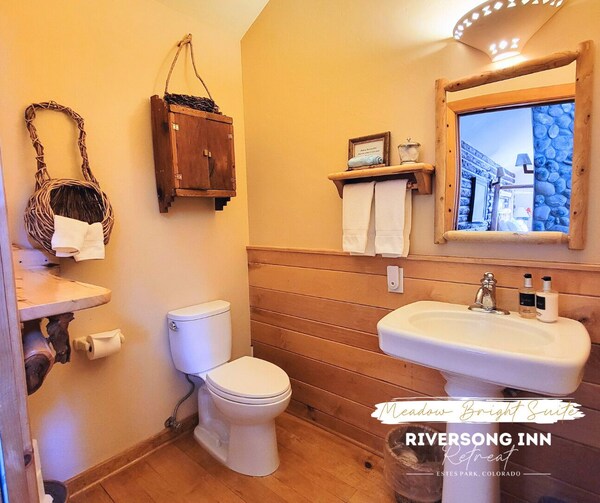 Meadow Bright Suite At Riversong Inn In Estes Park - Riverside In Rocky Mountain National Park - Estes Park, CO