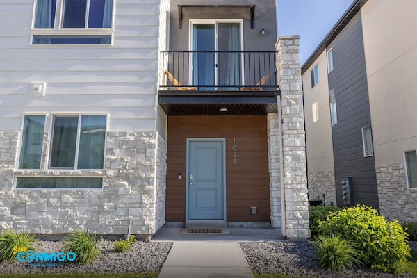 Newly Built Chic Utah Valley Gem L Theo - Lehi, UT