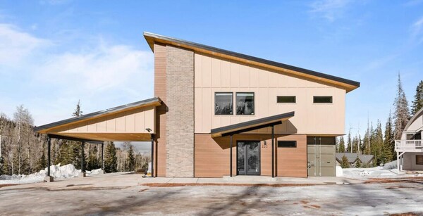 Minutes From Skiing+ Games + Timber Cube Cabin - Brian Head, UT