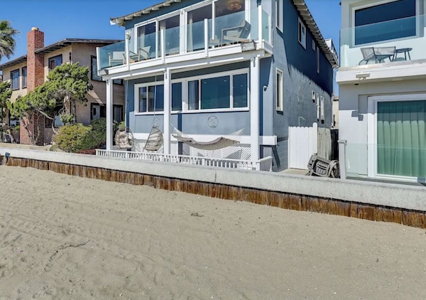 Beachfront  3-bedroom Home Centrally Located On The Long Beach Peninsula - Seal Beach, CA