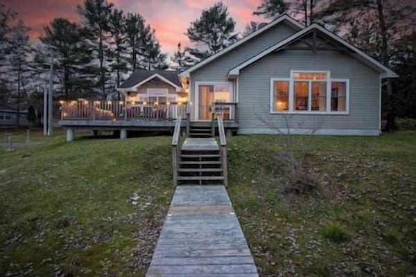 Paradise Cove-enchanted Waterfront Family Escape - Gravenhurst