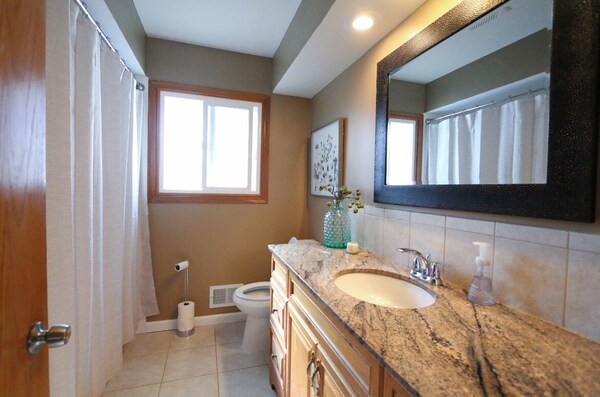 Charming 3-bedroom House With Ac, Wifi In Pleasant Minneapolis - Minneapolis, MN