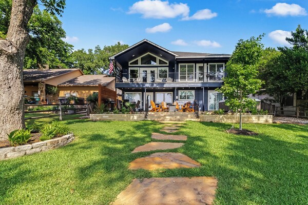 Relax, Play, Repeat! 5 Star Lakefront Retreat - Hot Tub, Dock, Cabana, Game Room - Marble Falls, TX