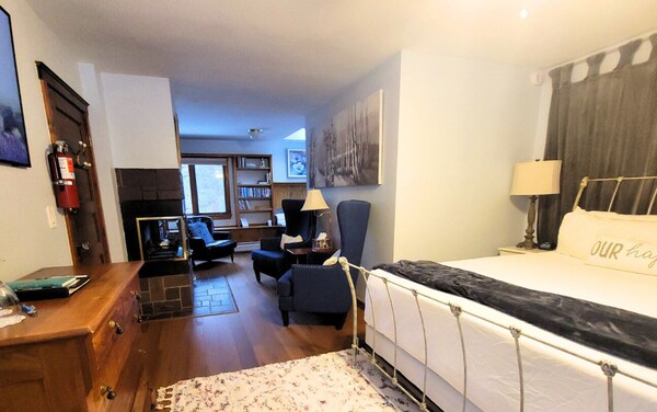 Shooting Star Suite At Riversong Inn In Estes Park - Riverside In Rocky Mountain National Park - Bear Lake