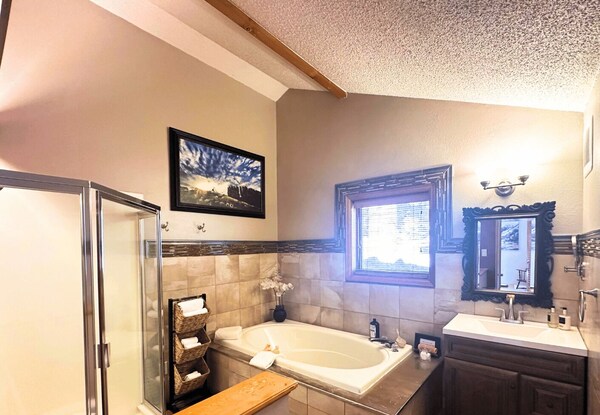 Priaire Sage Room At Riversong Inn In Estes Park - Riverside In Rocky Mountain National Park - Estes Park, CO