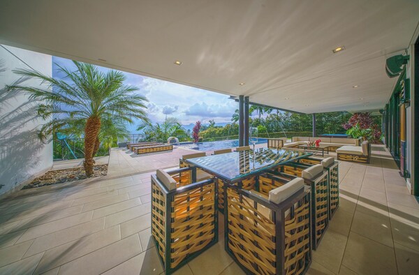 Luxury Entertainment Mansion - 6 Bedroom, Heated Pool, Jacuzzi, Gym, Maid/cook - Envigado