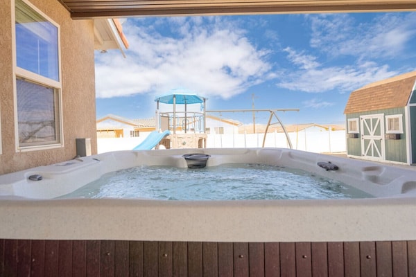 The Farm House | Pool&spa | 5 Min To Jt Park - Joshua Tree National Park
