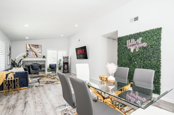 Chic 3br W/ Insta Wall & Arcade & Mins To Disney! - Tustin, CA