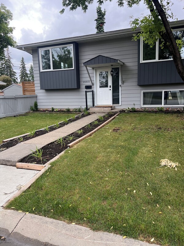 Stylish, Spacious 3br Retreat In Edmonton  Pet Friendly, Near Top Attractions - Edmonton, Canada