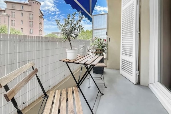 Style And Light Living Room - Toulon