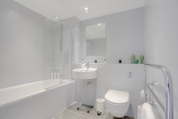 Charming 1-bed Flat With Gym! Long Stays Welcome - London